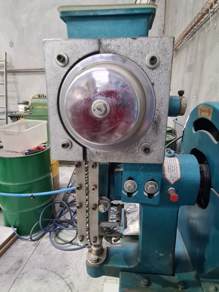 Eyelet Fastening Machine, HEF-18S-HHF 12S | Hilco Global APAC