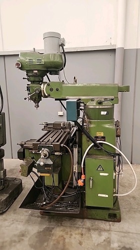 King Rich KR-V3000 Vertical Milling Machine | Hilco Global APAC