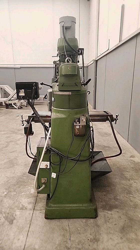 King Rich KR-V3000 Vertical Milling Machine | Hilco Global APAC