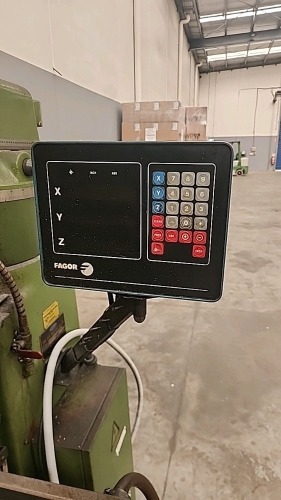 King Rich KR-V3000 Vertical Milling Machine | Hilco Global APAC